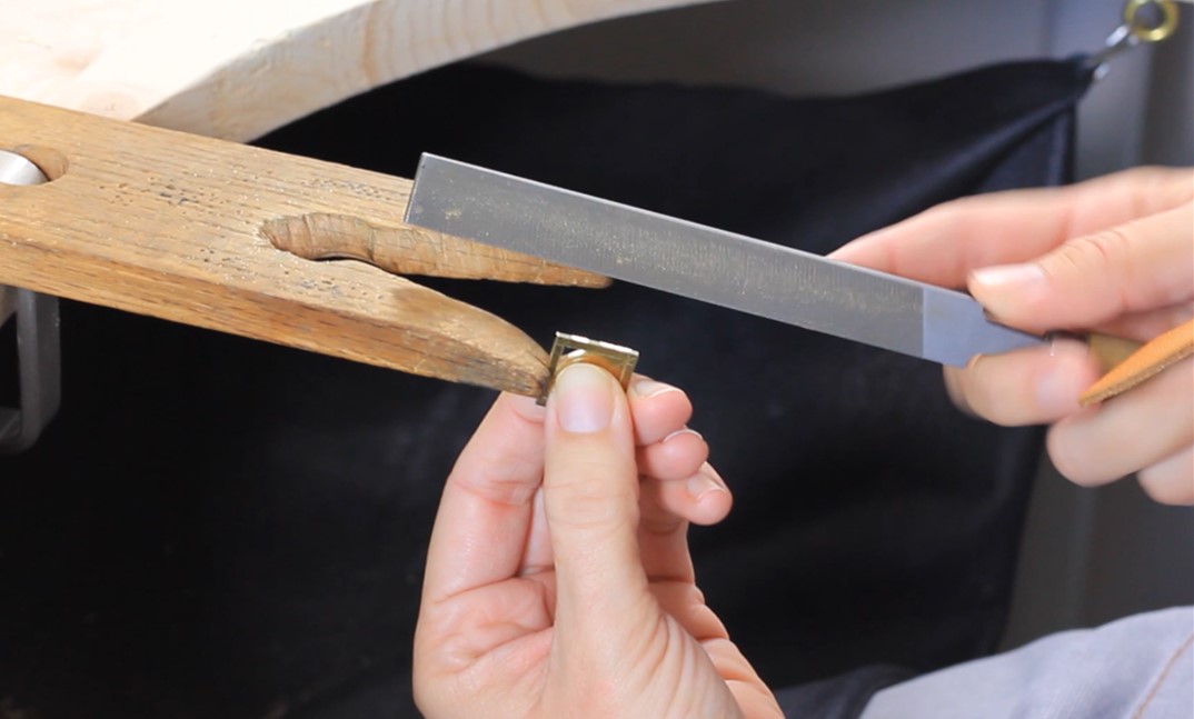 Technique de base : limer le métal - Apprendre la bijouterie