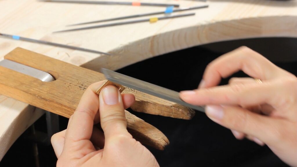 Technique de base : limer le métal - Apprendre la bijouterie