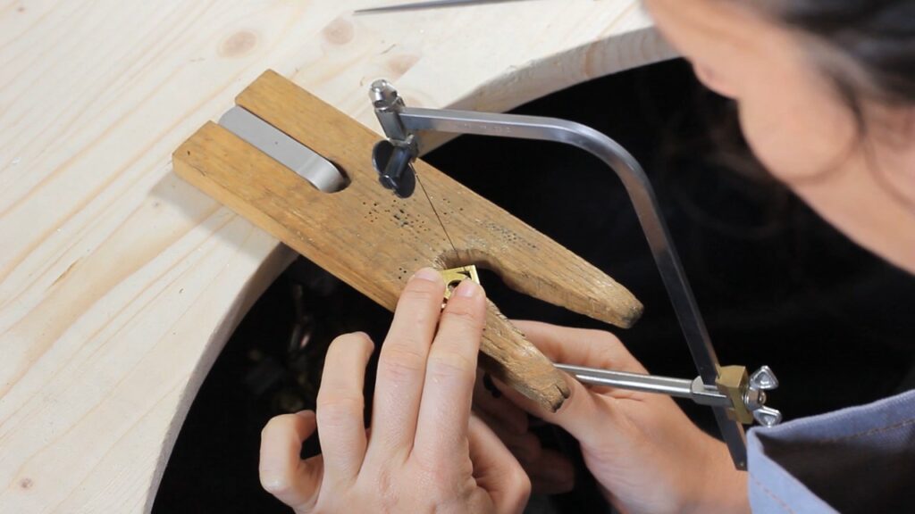 Technique de base : limer le métal - Apprendre la bijouterie